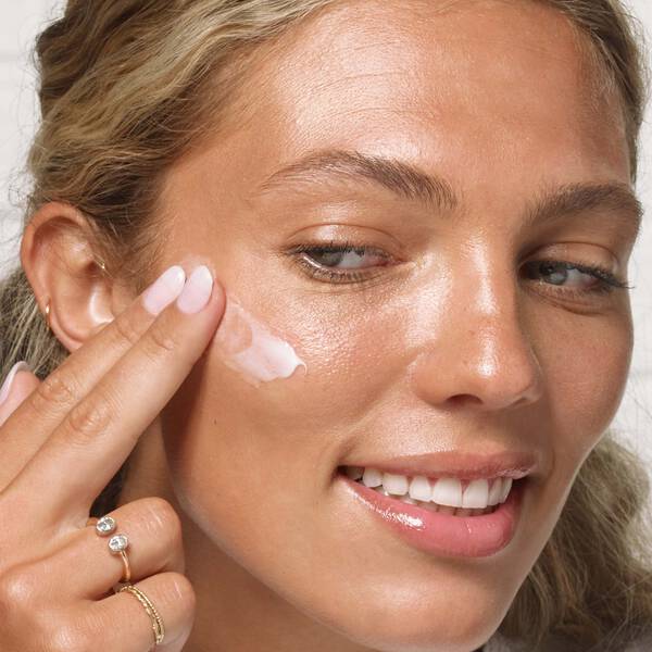 Cremas humectantes: descubre sus beneficios y propiedades | Kiehl’s